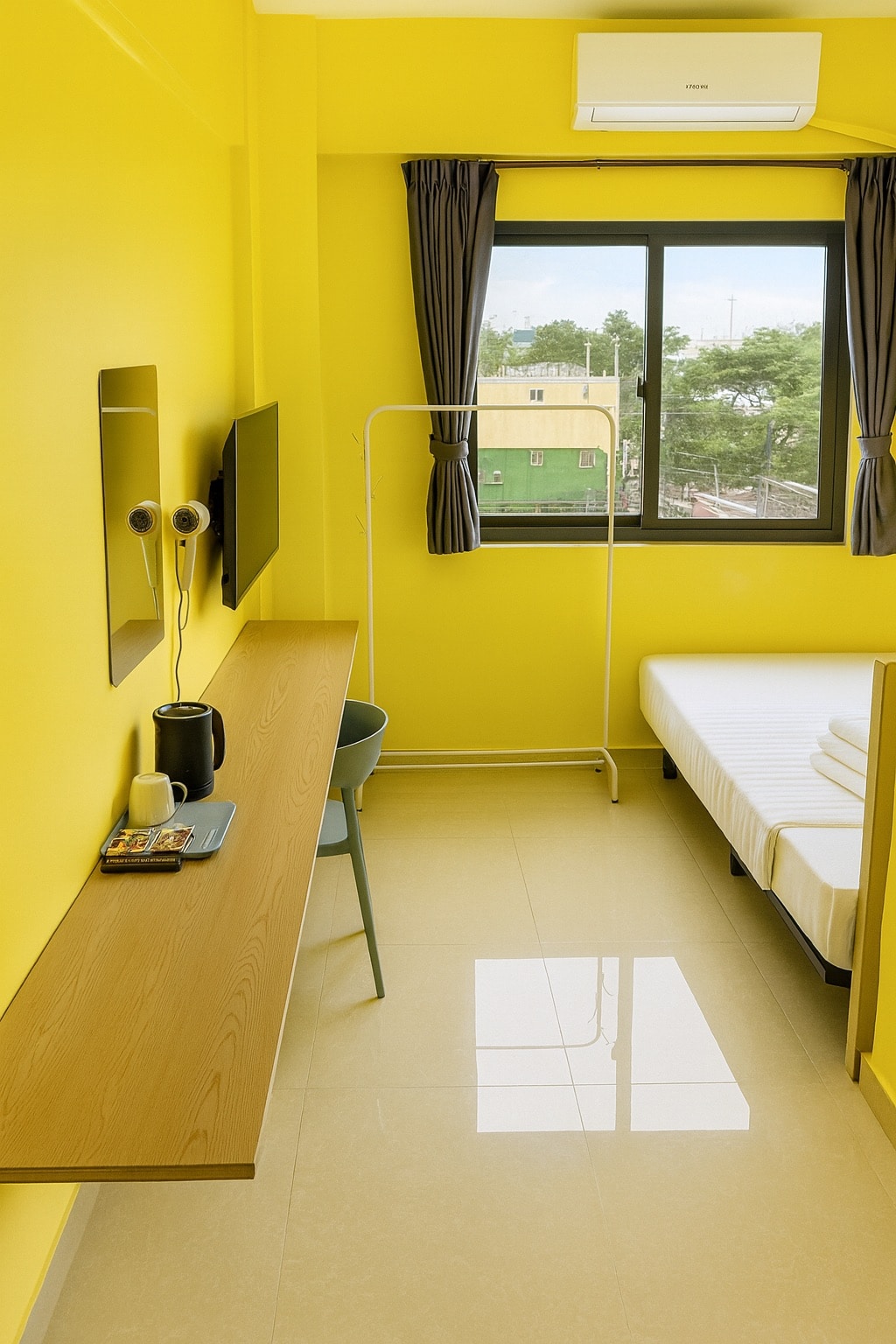 p402 Cozy Queen Room • Near NAIA & Ayala Malls - Flats for Rent in ...