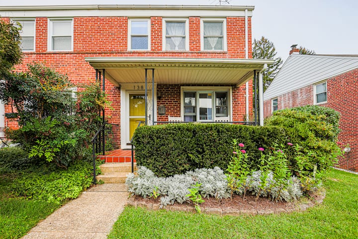 The Lovely Towson Town Cottage - Towson, MD