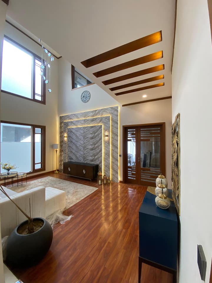 Luxe 5 Bedroom Villa - 