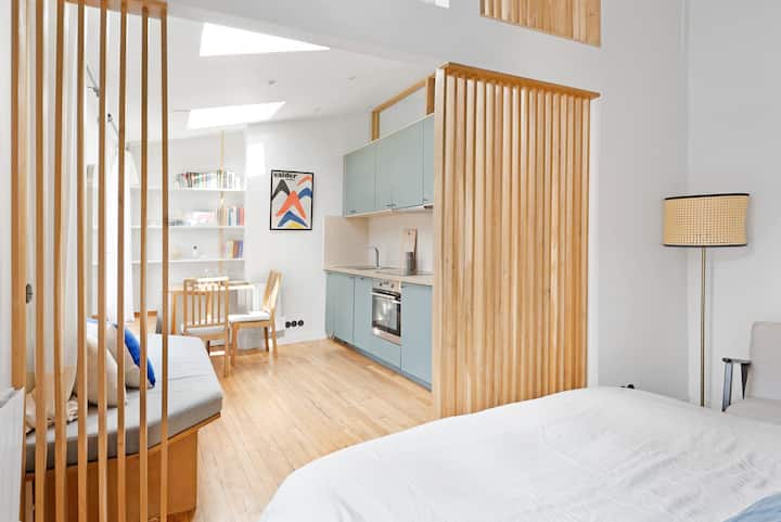 Charmant Deux-pièces Sous Les Toits De Montmartre - Paris