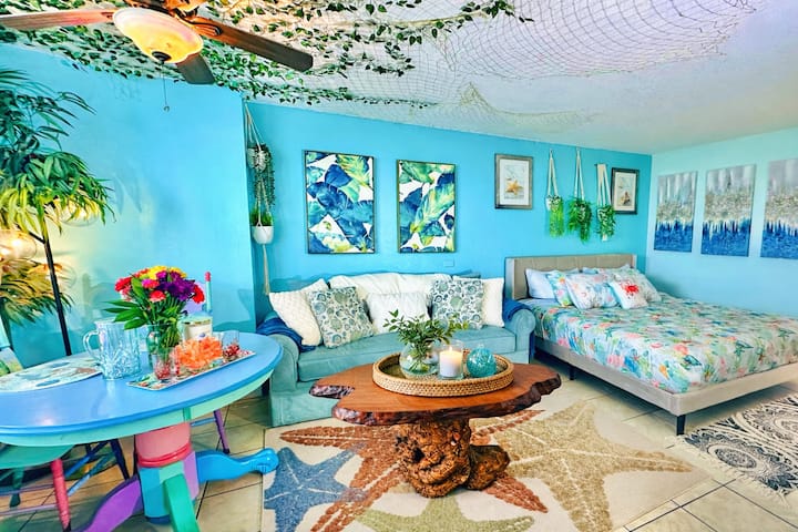 Ocean View & Tiki Bar In The Perfect Location! - Daytona Beach, FL