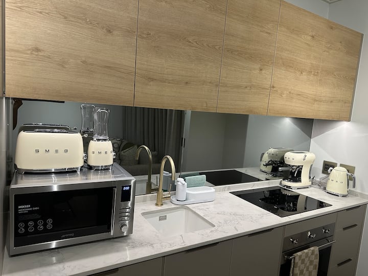 Phoenix’s Grandeur Gîte @ One Rosebank Aparthotel - South Africa