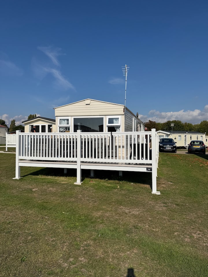 Stunning 3 Bedroom Caravan - West Mersea