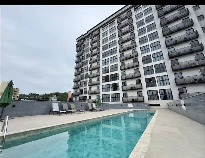 Luxo 2q C/ Vaga, Piscina, 6p A 500m Da Oktoberfest - Blumenau