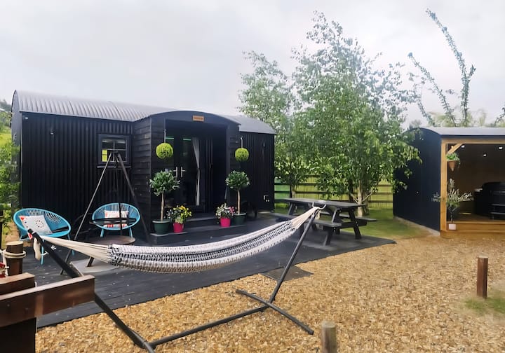 The Shepherds Hut At The Lodge At Quarterland Bay - Strangford