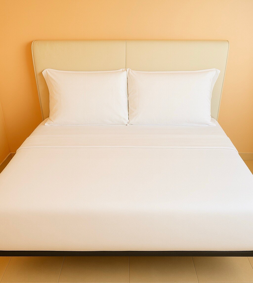 x104Standard Queen Room • Near NAIA & Okada Resort - Flats for Rent in ...