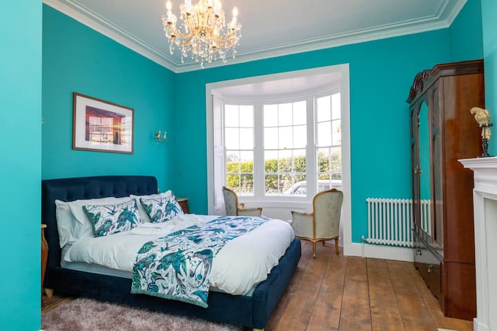 2br Modern House • Sleeps 6 • Contractors/family - Arundel
