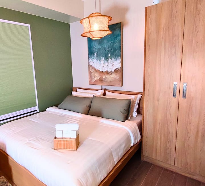 Staycation At Maple Grove Max Of 4 Pax King Bed - Cavite City