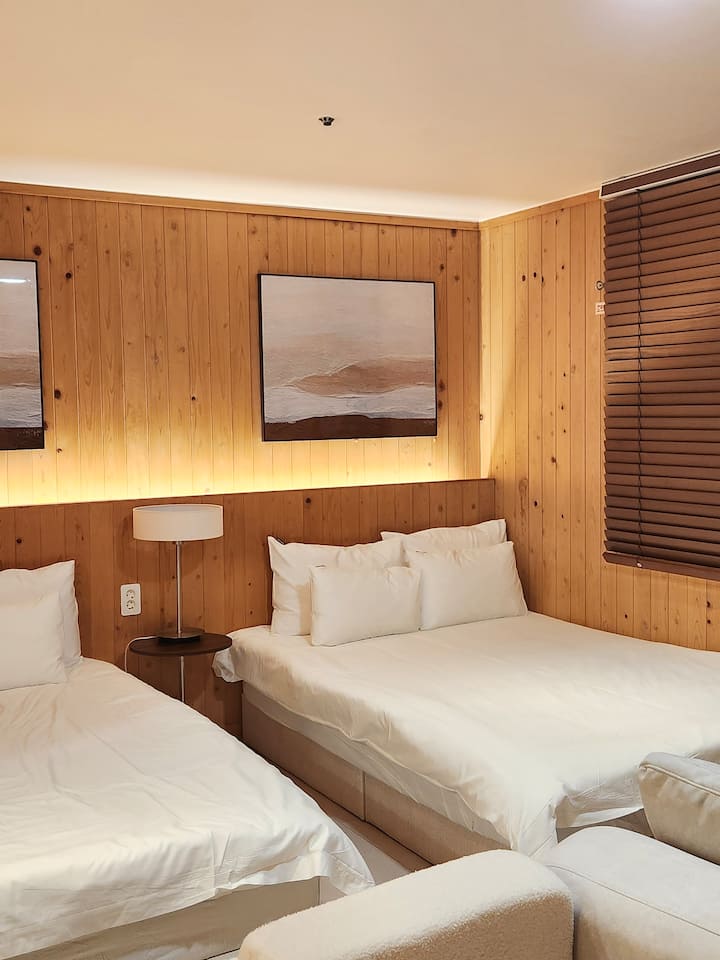 [신규 오픈] 자쿠지 숙소/편백 스위트/무료조식/부산역 10분거리/6인 입실가능/무료 주차 - Busan