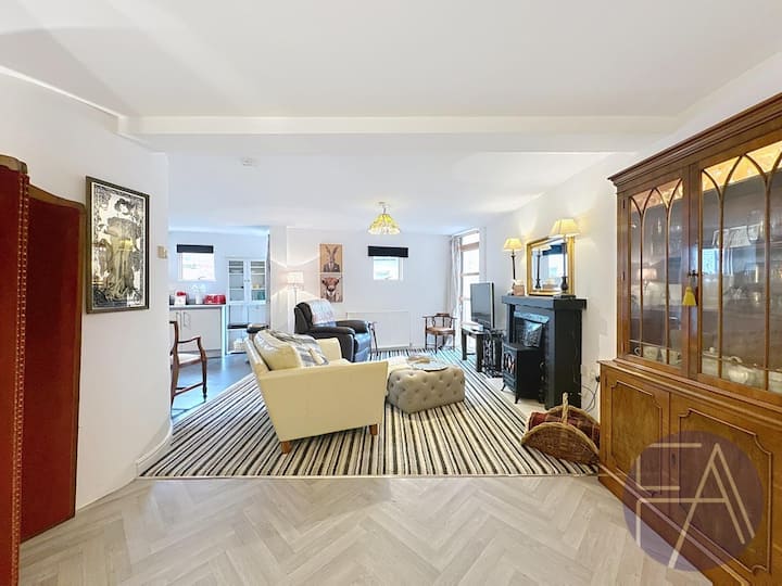 Elegant Town Centre Apartment On Lord Street - Southport