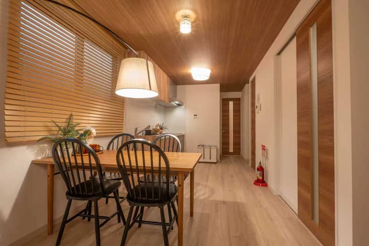 秋の新登場【3階建て一軒家】駅徒歩2分|関空直通|なんばまで2駅・約4分|4寝室・2バス・2トイレ - Japan