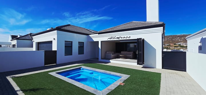 Albatross Holiday Home - Saint Helena Bay