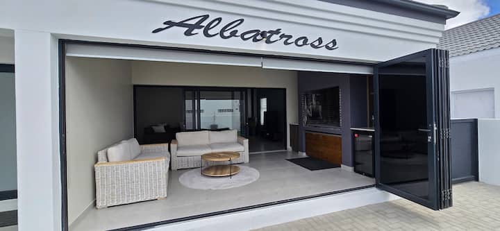 Albatross Holiday Home - Saint Helena Bay