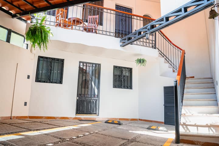 Departamento En Centro Con Estacionamiento Privado - Guanajuato