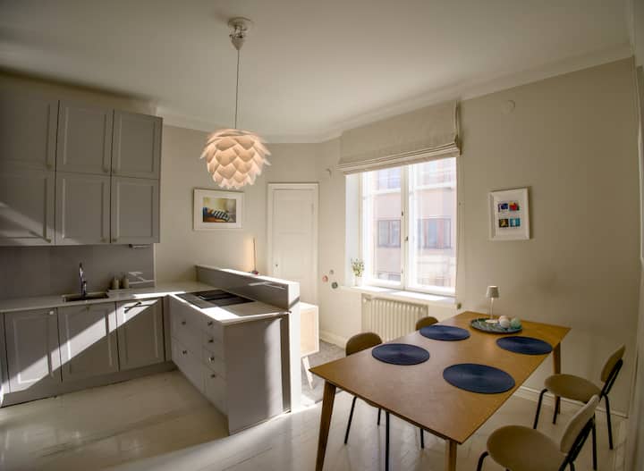 Modern 1br Apartment In Idyllic Ullanlinna - Helsinki