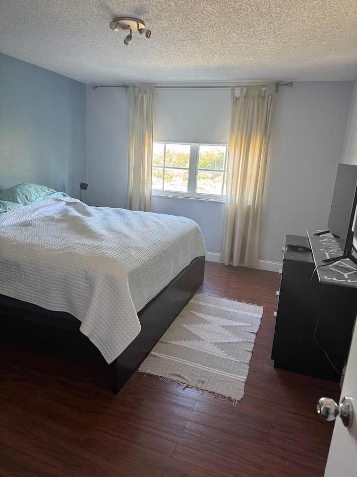 Amazing Apartment In Aventura, Fl - Aventura, FL