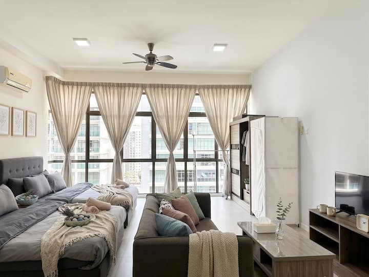 Mount Austin #Palazio B2@ Bigstudio 4pax|smart Tv - Johor Bahru