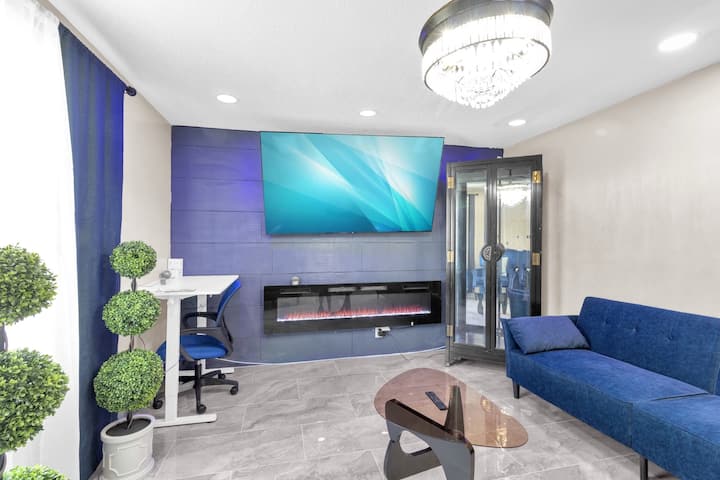 Spacious 6 Bed/2.5 Bath Buffalo Retreat~sleeps 16 - Buffalo, NY