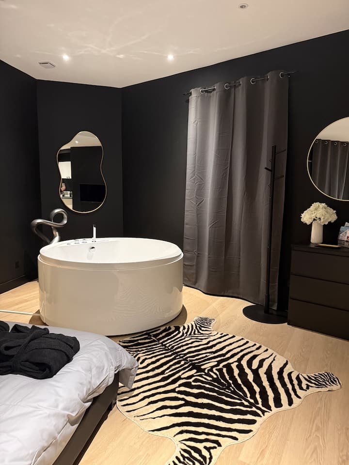 La Suite Miroir - Love Room Baignoire Balnéo - Châlons-en-Champagne