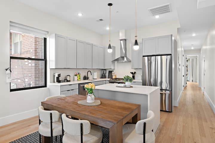 Spacious 3br Designer Home + Parking | Jersey City - Manhattan Beach, NY