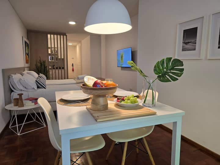 Confortable Estudio Con Balcón En Nueva Córdoba - Córdoba, Argentina