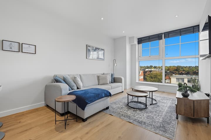Long Stay Discount | Modern | Central Apartment - Hertfordshire