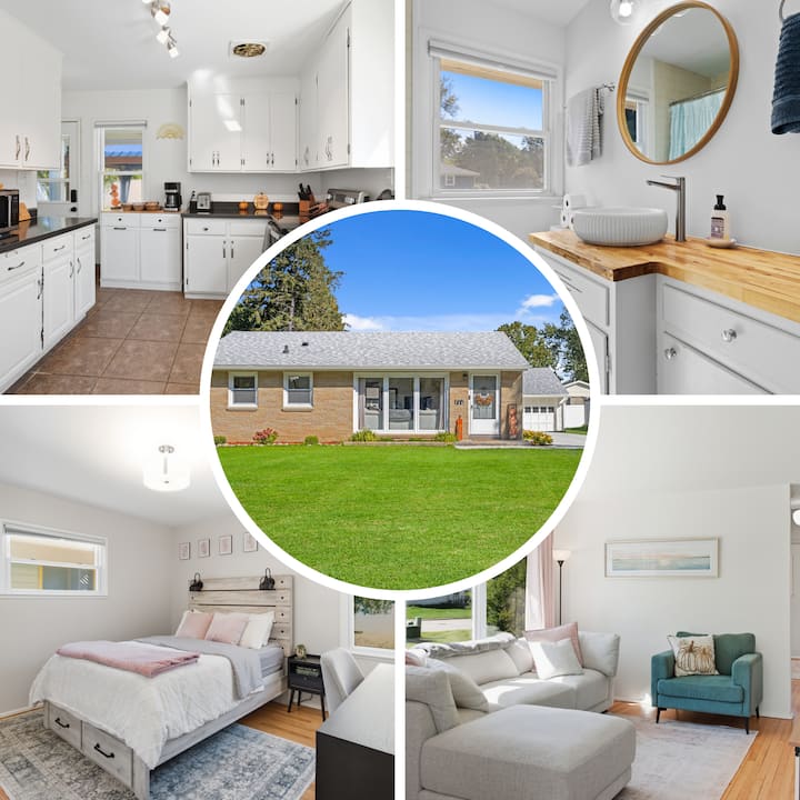Bright & Cozy Home Near Downtown & Private Yard - Oconomowoc, WI