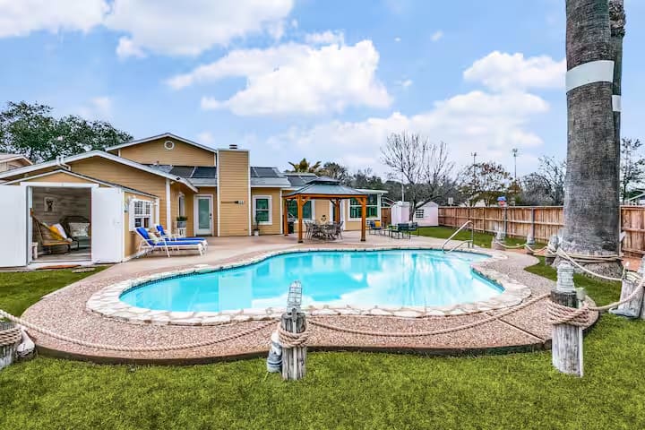 Family-friendly Oasis W/ Pool & Game Room - Scream, San Antonio