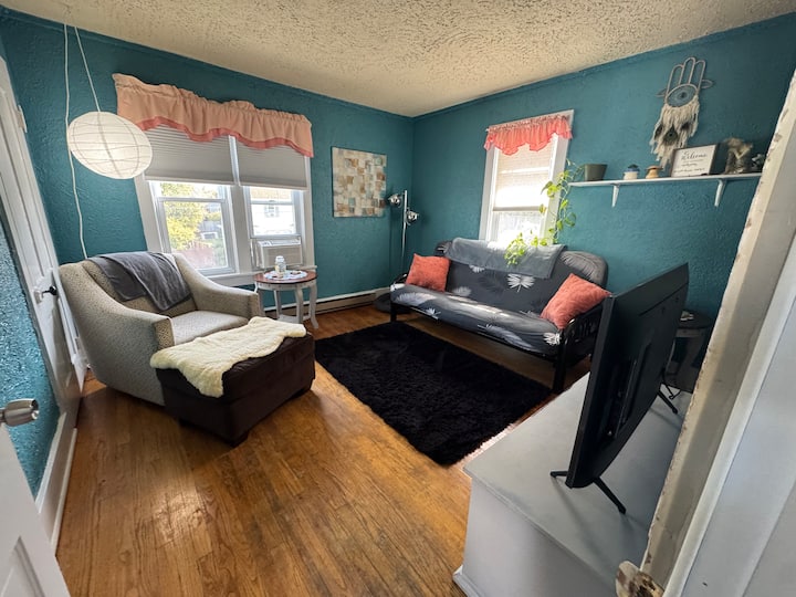 Charming Duplex Stay, Peaceful, Cozy & Clean - Jamestown, NY