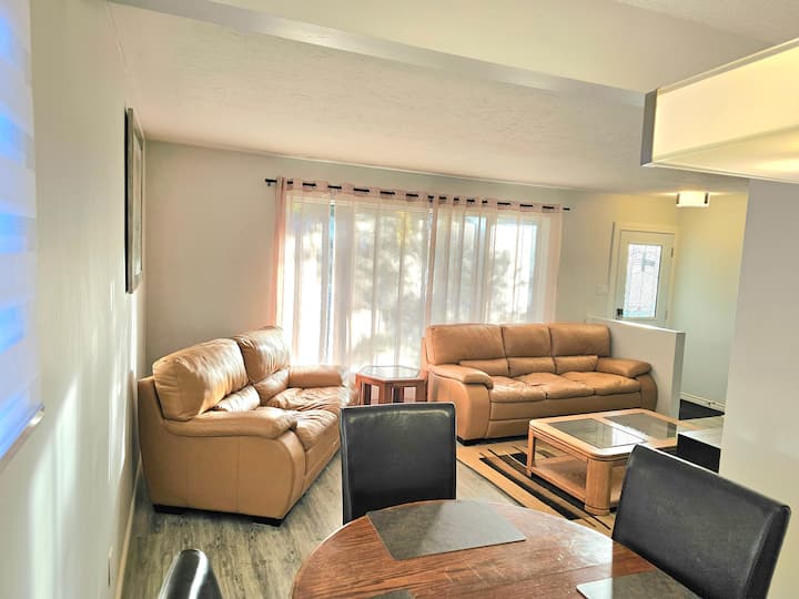 Kirvia's Retreat "Entire Home" 8 Minutes To Wem - Edmonton