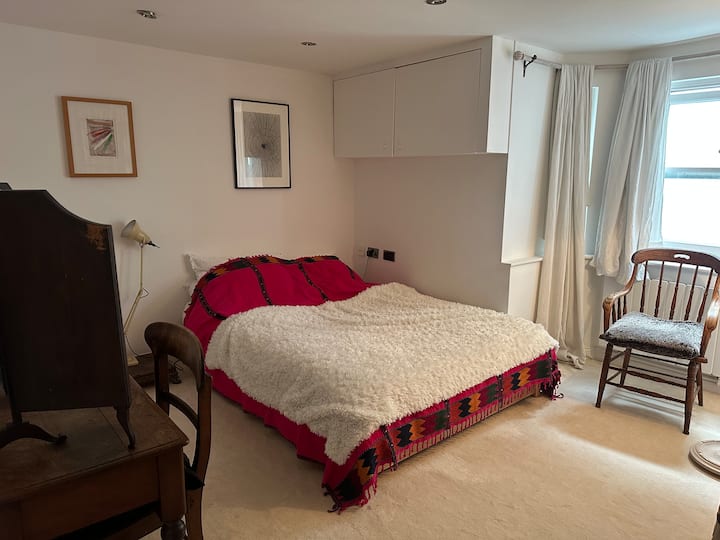 Room In Artist's Beautiful House - Oxford