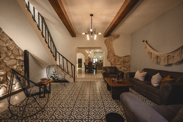 Elegante Casa Colonial En El Centro Histórico - Valladolid