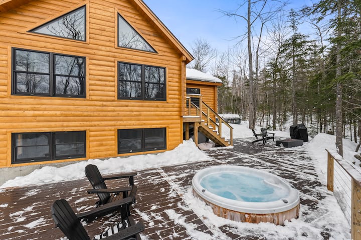 Pine Road Retreat-3br/3ba With Hot Tub - Carrabassett Valley, ME