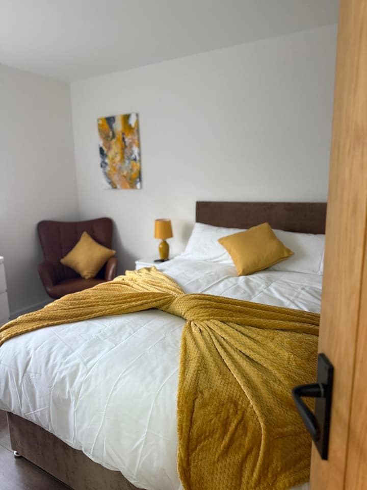 Hidden Gem Stylish Modern 4 Bed Home Sleeps 6 - Liverpool John Lennon Airport (LPL)