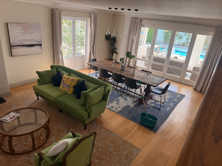 Family-friendly Comfort In The Heart Of Claremont - 