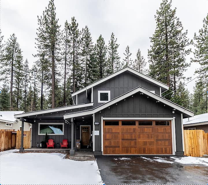 Modern Cabin Near S. Tahoe Ski Resorts - South Lake Tahoe, CA
