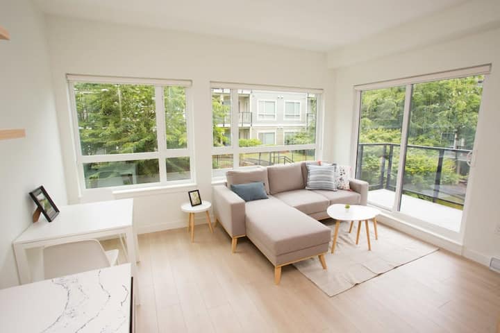 Bright & Cute New Home Near Skytrain - Surrey, BC