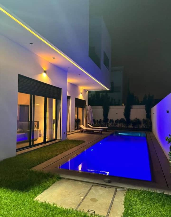 Villa à Ain Diab, Piscine & Parking Gratuit - Casablanca