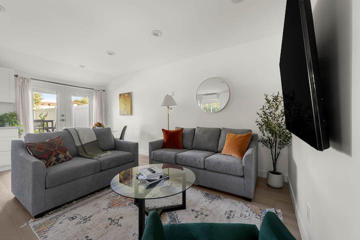 New 1 Br In Canoga Park W Full Kitchen & Backyard - Chatsworth - Los Angeles