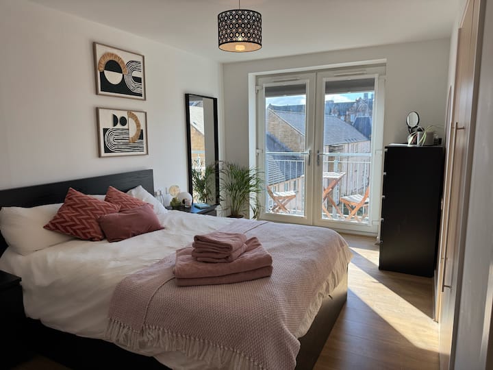 Modern City Centre Flat W/ Balcony And Great Views - Edinburgh