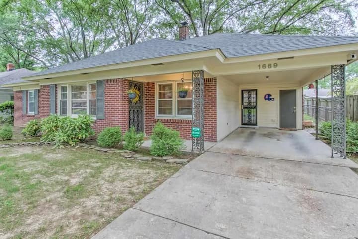 Quiet Charm Meets Central City Convenience - Memphis, TN