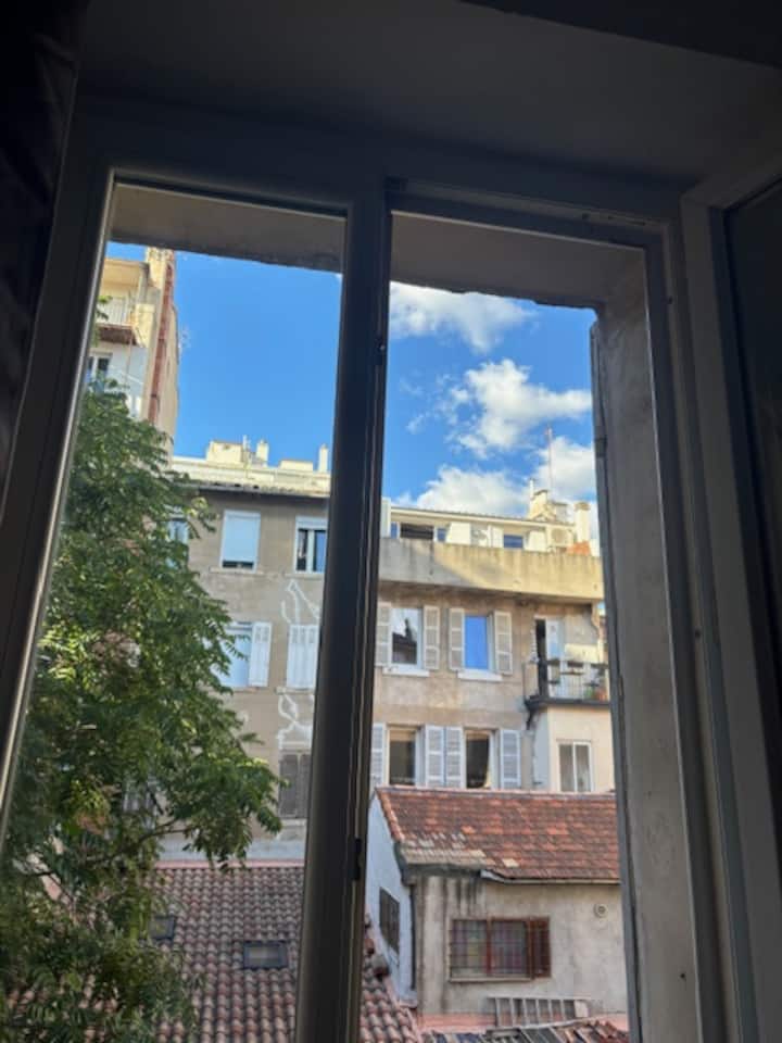 Joli Studio Meublé à Eugene Pierre, Au 1er éTage. - Marseille