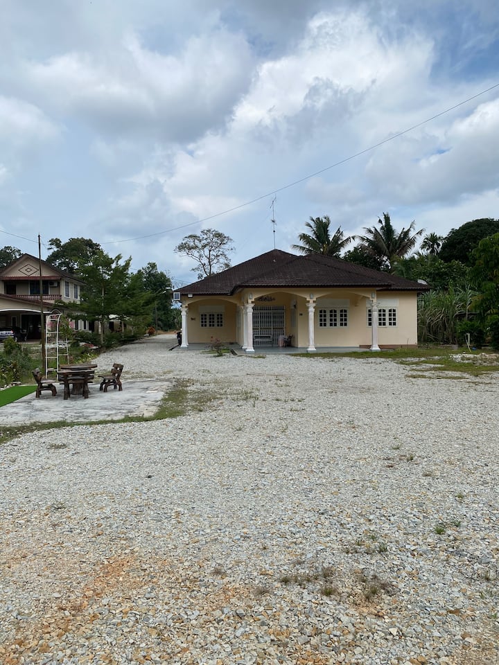 Homestay Ummi
The Kampung & Heal - Benut