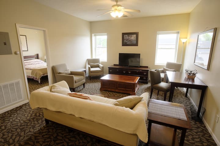 1-br Apt Near Downtown - Long Term Friendly - Indianapolis, IN