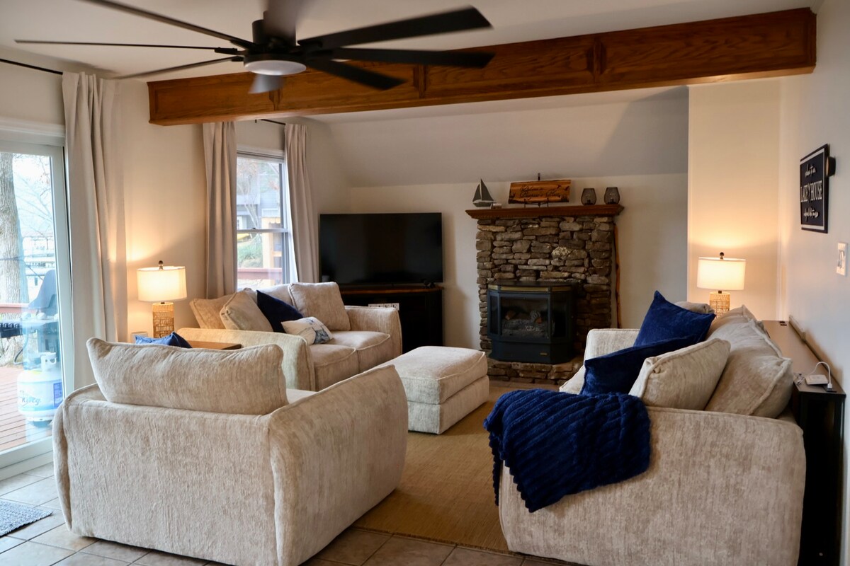 Maison paisible au bord du lac | Jacuzzi, quai, foyer - Maisons à louer ...