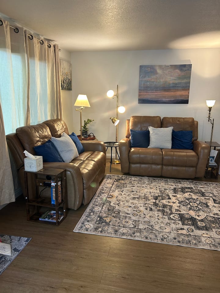 Furnished 2 Bed, 1.5 Bath, Fenced Patio Condo - Medford, OR