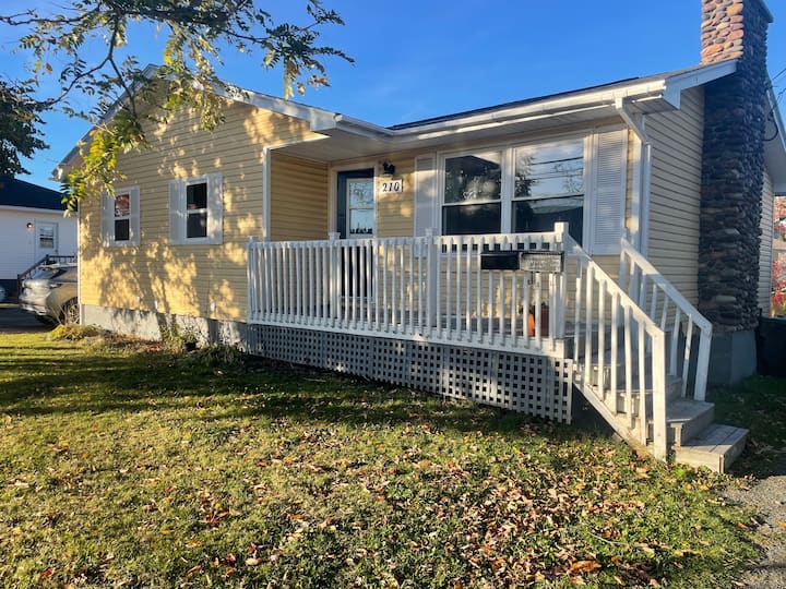 Cozy 2-bedroom Upstairs Duplex Steps From Bakery - Antigonish