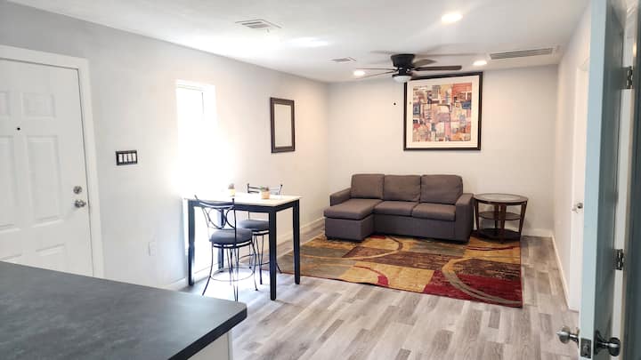 Quiet Guest House Apartment. - Spring, TX
