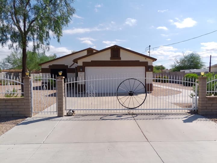 Mesa Desert Escape – Comfort, Space & Serenity - Apache Junction