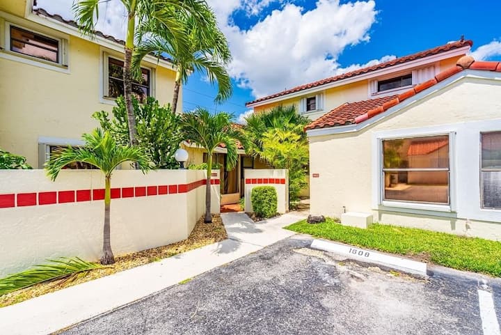 Cozy Home - Homestead, FL